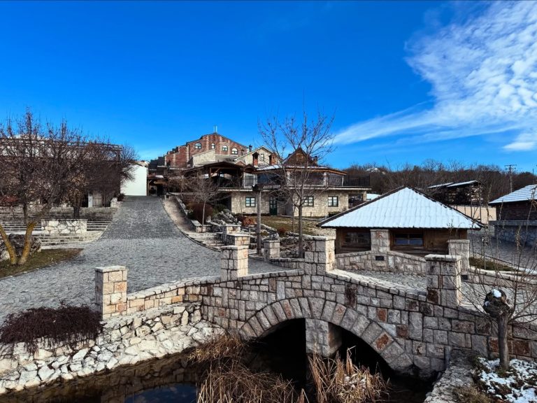 „Selo kakvog nema nadaleko“ na obalama najvećeg umjetnog jezera u ...